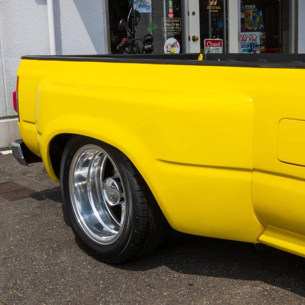 Dually Fender for 80 TOYOTA Pickupデューリー フェンダー for 80 トヨタ ピックアップ取付に必要なハードウェア、説明書は含まれませんので、現車合わせで取付出来る技術が必要となります。弊社で取付までのフ...