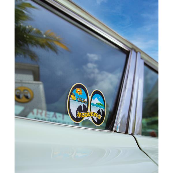 MOON Shonan Cruise Stickerムーン 湘南 クルーズ ステッカーMOONEYES アイシェイプの中に湘南へ向かう "Wave Hunter" MOON Buggy と MOONEYES イエローの 1974 VW Ty...