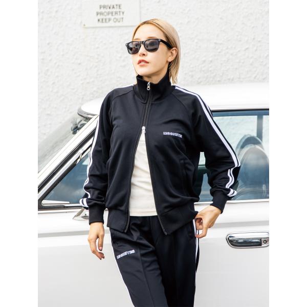 MOON Embroidery Track Jacketムーン エンブロイダリー トラック ジャケットデイリーからスポーティーなアウトフィットまで幅広く楽しめるトラックジャケットです。バック首元にはさりげなく MOONEYES のエンブロイ...