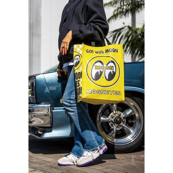 MOON Eyeball Eco Tote Bag Mムーン アイボール エコ トート バッグ MMOONEYES でショッピングする時に使われる、ショッピング バッグと同じようなデザインの MOON アイボール ロゴがキャッチーなエコ ト...