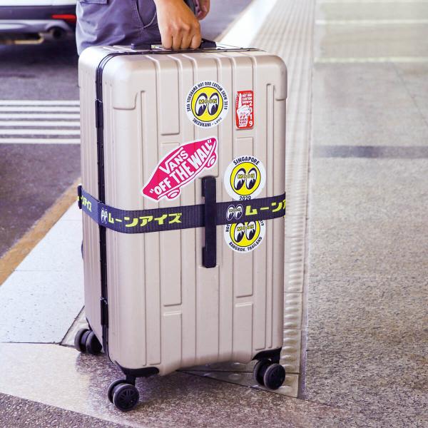 ムーンアイズ (MOONEYES) Travel Luggage Beltムーンアイズ トラベル ラゲッジ ベルト旅行の必需品、スーツケースの目印になり、丈夫で耐久性のあるベルトです。自分の荷物でも、空港のターンテーブルから流れてくるたくさ...