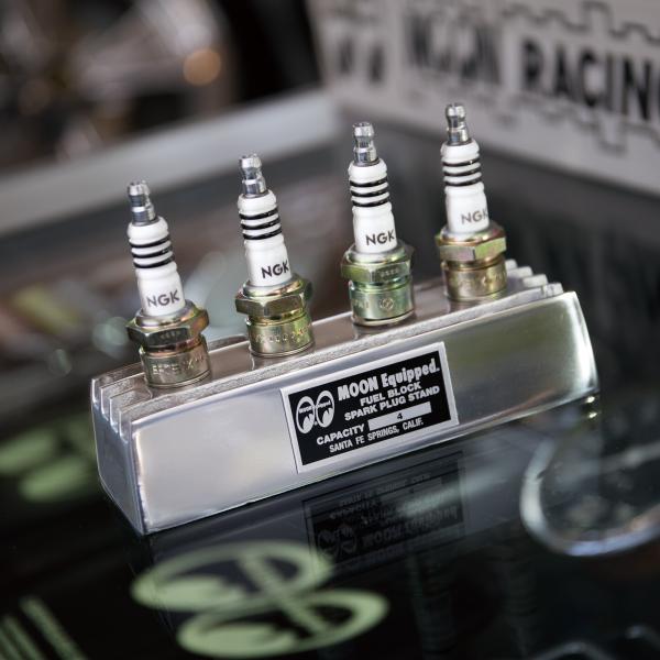 MOON Fuel Block Spark Plug Standムーン フュエル ブロック スパーク プラグ スタンドDean MOON が製作した、MOON First Product の フュエル ブロックを使った、今までありそうでなか...