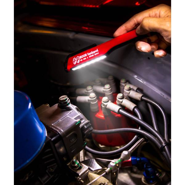 MOON Equipped LED Utility Light Barムーン イクイップド LED ユーティリティー ライト バー新色のツヤ感があるシャイニー レッドとネイビーが登場！ポータブルでコンパクト、そして小さいながらも強力な LE...