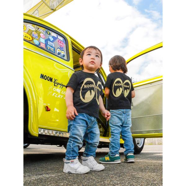 MOON Equipped Infant T-Shirtムーン イクイップド インファント TシャツMOON Equipped Eyeshape ロゴが両面に大きくプリントされたインファント Tシャツです。トラディショナルなデザインは、小さ...