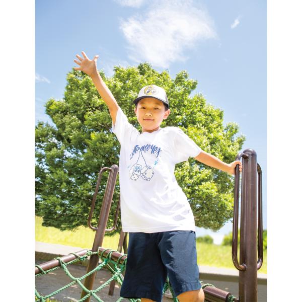 MOON Dice Kids T-shirtムーン ダイス キッズ Tシャツ人気デザインのMOON ダイス Tシャツから、爽やかなカラーのホワイト x ブルーがキッズサイズで登場！スタイリッシュな Mooneyes のレタリングから吊るされ...