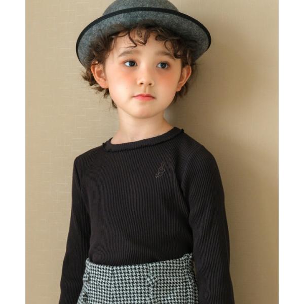 商品コード:5234911シンプルなデザインに、首元のフリルがアクセントになったリブ生地のTシャツ＊秋口には1枚で、寒くなってきたらカーディガンを羽織って、長い期間活躍してくれるアイテムです♪色違いで揃えて、コーデによって使い分けもできちゃ...