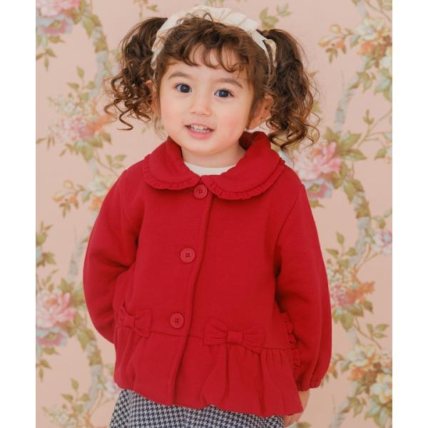 商品コード:5337331フリルとリボンが女の子らしさ満点のハーフ丈コート♪あったかみのある裏毛起毛素材で、1枚持っておくと使い勝手の良いアイテムです◎かさばらず着ていても動きやすいので、通学着としても大活躍してくれます！ポケットがついてい...