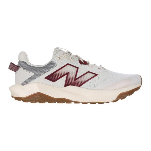 【発売日：2025年09月17日】トレイルランニングから普段履きまでマルチシーンで活躍するトレイルモデル「NITREL v6」に、シーズナルカラーが登場。屈曲性がありながらも不整地な地面をしっかりと捉えるようラギットな形状に設計したAT T...