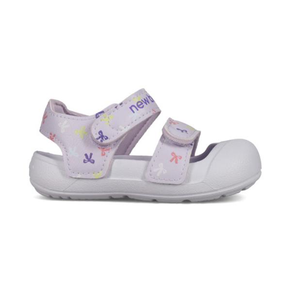 【発売日：2026年03月12日】つま先のある構造で安全性と軽量性に優れたINFANT向けサンダル「809 v1 Sandal」が新登場。つま先をしっかりガードするEVAソールと、2か所で調節可能な面ファスナーがアクティブな子どもの足をサポ...