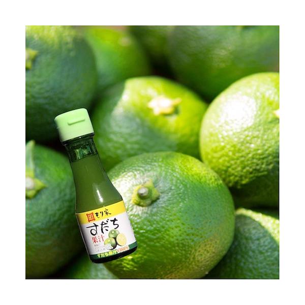 徳島産のすだちを100%使用した人気の逸品。１本で約40個分のすだちを使用しています。おうどんとの相性はもちろん、さまざまな料理の美味しさを引き立てます。焼き魚や鍋料理などにも最適です。開封後は冷蔵保存して下さい。