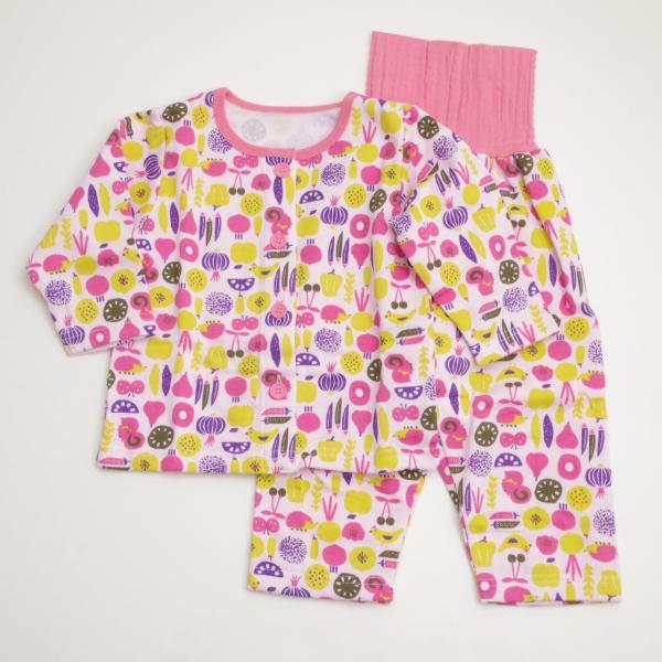 お着替えが楽な前開き全開タイプです。暖かな裏毛起毛生地の長袖パジャマです。　パンツはロング丈です。腹巻付きなので安心！素材：ポリエステル 65％　綿 35％　中綿ポリエステル 100％　腹巻部分ポリエステル 62％　綿 33％ポリウレタン5...