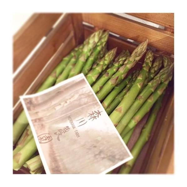 【発売日：2026年04月20日】1本23gのLサイズ以上の太めのアスパラガスです。※※※現在Lサイズ以上の収穫量が安定しないため、お客様の手元に届くまでかなりお待たせしてしまうことがございます。ご了承ください。※※※仙北農園のアスパラガス...