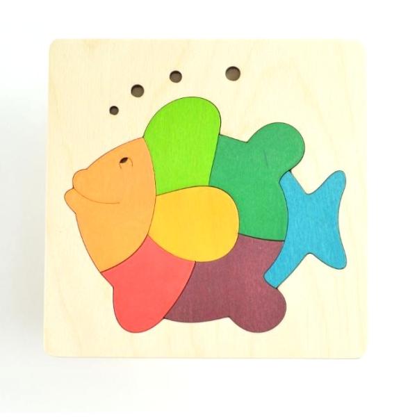 商品名：ジョージラック カラフルパズル さかな GL6502サイズ：15×15cm対象年齢：2歳〜素材：木デザイン的に考慮された配色が、一つ一つのパーツをはっきりとわかりやすくしています。一層だけのパズルなので、小さなお子様にもお勧めです。