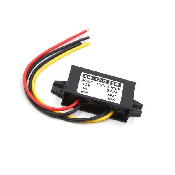 1個 x 汎用 プラスチックメタル車電源変圧器サイズ：寸法：6.4 x 2.7 x 1.4cm(L*W*H)機能 - 製品名：自動車用電源変圧器；電流：2A.入力電圧：DC 12V；出力電圧：DC 6V ；電力：12W迅速に取付け -破損し...