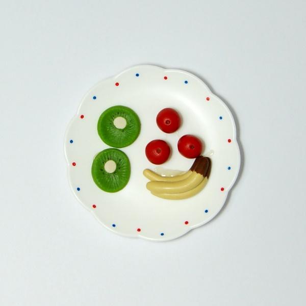 商品名：ミニチュアパーツ フルーツセット（大皿） M28サイズ：約φ73×H20mmメーカー：アイスタジオウッズドールハウスやジオラマなどのアクセントに最適です。※商品ごとの縮尺は統一されておりません。表記サイズをご確認の上、ご購入ください...