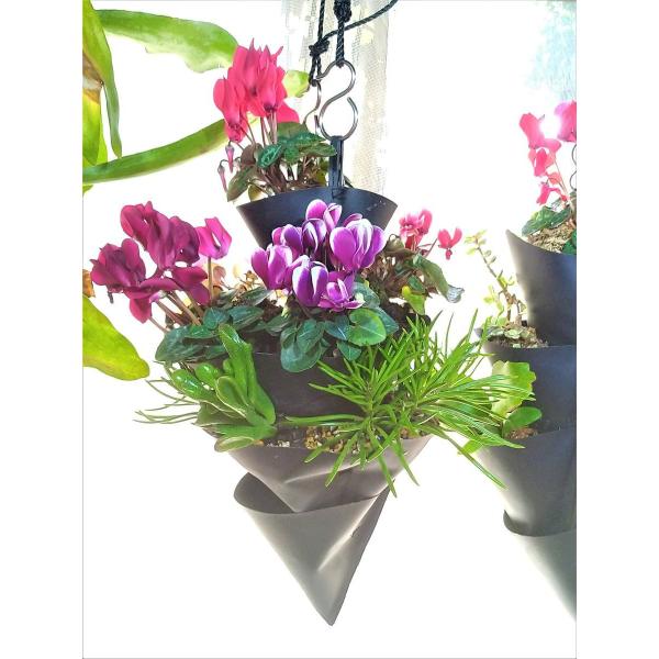 ミニ観葉の植栽に最適サイズの「だんだん畑」（特許商品）の360°植栽タイプ。窓際のカーテンレールや空中にぶら下げて、2段に植物を育てることができるソフトプランター。(代表写真は3段です）狭いスペースでも場所を取らず、植木鉢の転倒の心配も殆ど...