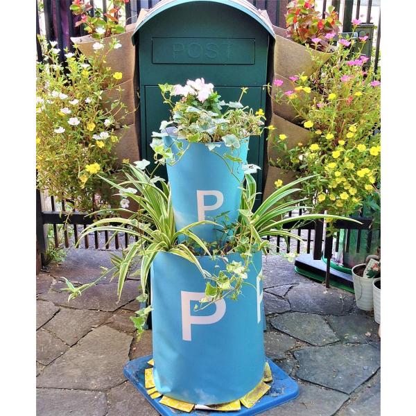 三角コーンでお花の装飾。案内表示を合わせて目を引く看板、案内表示に。「コーンのだんだん畑」（特許取得）。サイズの割に移動も軽い。商品説明等はコチラ（https://morioto.nassun-e.com/corn1）-２段タイプ-内筒無（...