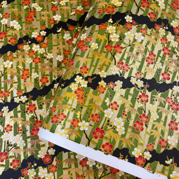 友禅染の着物のような華やかな柄の和紙です。折り紙、和紙人形、小物作り等々のクラフトにお使い頂けます。サイズ： 630mm x 930mm (柄により若干誤差があります。)産地： 京都備考： 機械漉和紙