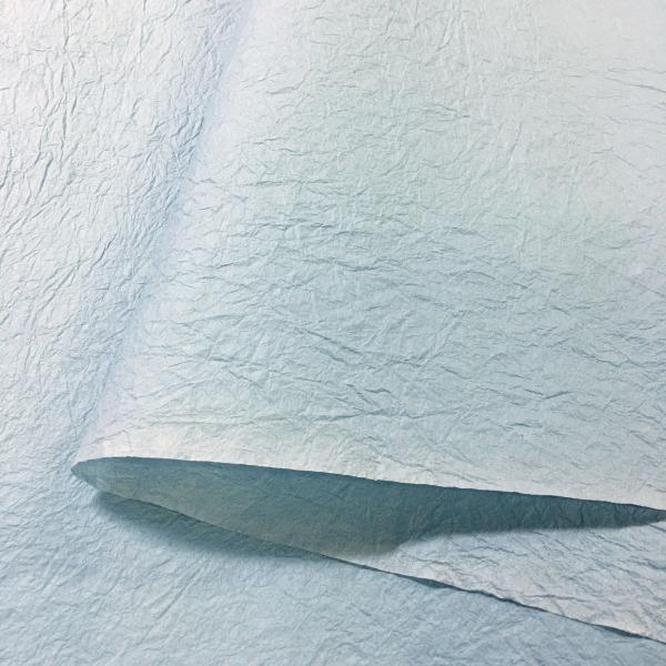 仕上がった紙にこんにゃく糊を塗布し揉み加工を施した和紙です。揉み加工によって布に近い柔らかな手触りになっています。また紙自体に強度があり破れにくくなっています。もみ紙の風合いと強度を生かしてインテリアやあらゆるクラフトにお使いいただけます。...