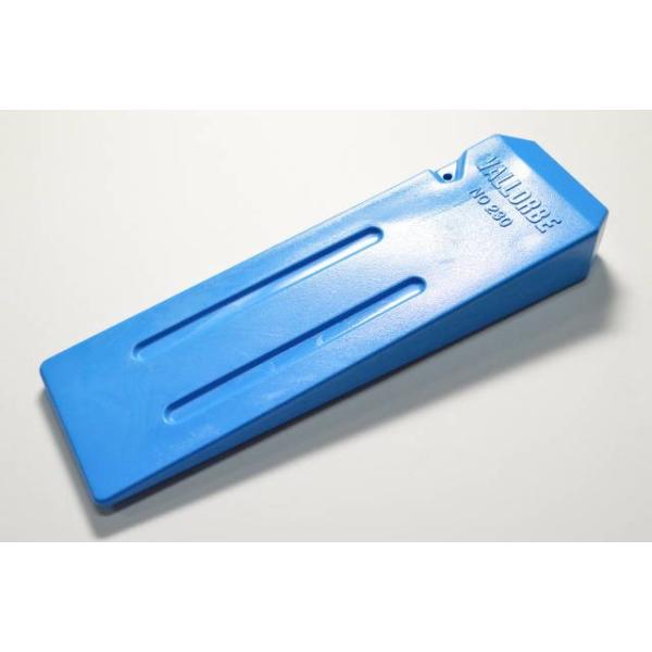 プロが誇れる本格伐倒仕様。他のABSウェッジでは「よく割れてしまう」という方にお勧め。バローベ（VALLORBE)　ABSクサビ品番230　サイズ中片面には大型突起がついており木から飛び出しにくくなっています。青色のため視認性が良好で打ち込...