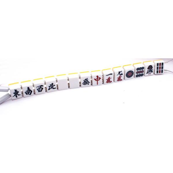 役満 麻雀牌 国士無双（こくしむそう）  ワイヤー式 キー ＆ ウォレットチェーン全長：約56cm、牌の大きさ：約2.5cm×12cm×約1.5cm重量・約220g※種類はご選択できませんので、ご了承ください。役満貫（やくまんがん）とは、日...