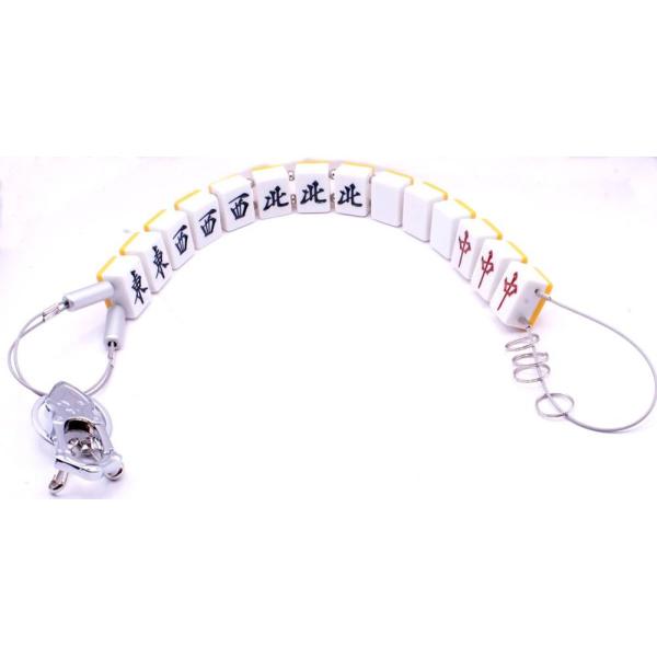 役満 麻雀牌 字一色（ツーイーソー） ワイヤー式 キー ＆ ウォレットチェーン全長：約56cm、牌の大きさ：約2.5cm×12cm×約1.5cm重量・約220g※種類はご選択できませんので、ご了承ください。役満貫（やくまんがん）とは、日本の...