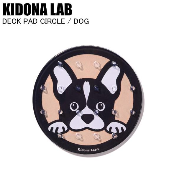 大人気KIDONA LABのデッキパッド！リフトの乗り降りで片足滑りする際に役立つ。滑り止めの役割があるため、バインディングから外したほうの足を乗せれば転倒の心配が少なくなります。