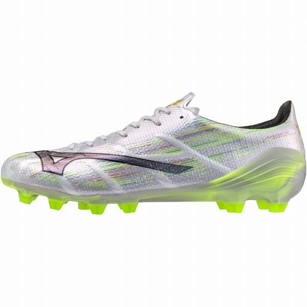 さらなるスピードを追求した6層構造の新アッパーは、柔らかなフィット感を実現。ZEROGLIDE α MESHの採用エリアを前足部まで拡大することで、足との一体化を追求。アウトソールはα Triangle Stud採用で、縦へのスピードにフォ...