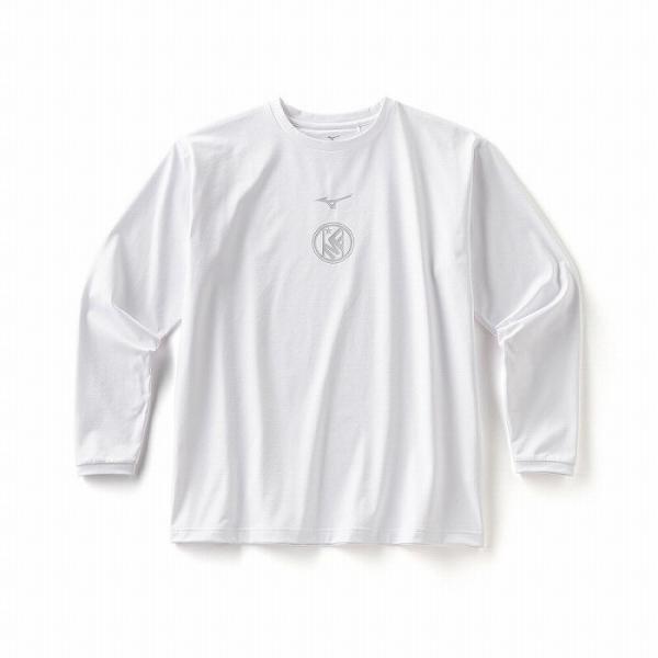 MIZUNO FOOTBALLを日常に。従来のスポーツライクな質感ではなく、カジュアルな風合いの生地を採用。ポリエステル100%のため、さらっとした着心地を感じられ、ハリコシのある独特な肌触りが特徴。胸回りにゆとりを持たせながら、後丈とのバ...