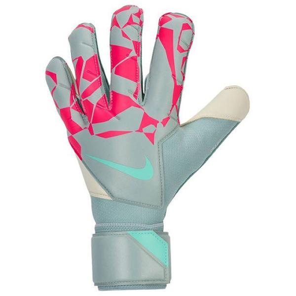 ゴールネットの前のスーパーヒーローはあなたです。 フォームクッショニングでボールをつかみやすく、Grip3テクノロジーによりグローブを装着したときの安定感が向上。 チームの窮地を救い、ゴールを阻止して無失点に抑えましょう。■本体：ラテックス...