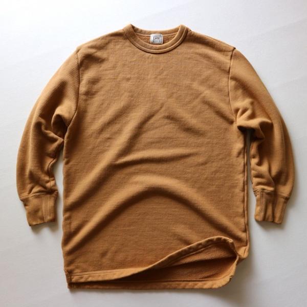 LOOP＆WEFT（ループアンドウェフト）特徴的なストライプ柄と伸縮性、風合いを兼ね備える、オリジナル裏毛で製作されたミリタリープルーオーバー。素材は、表側を強撚糸、裏側を3目飛びランダムループ形状となった、古いヴィンテージ裏毛を元に再構築...