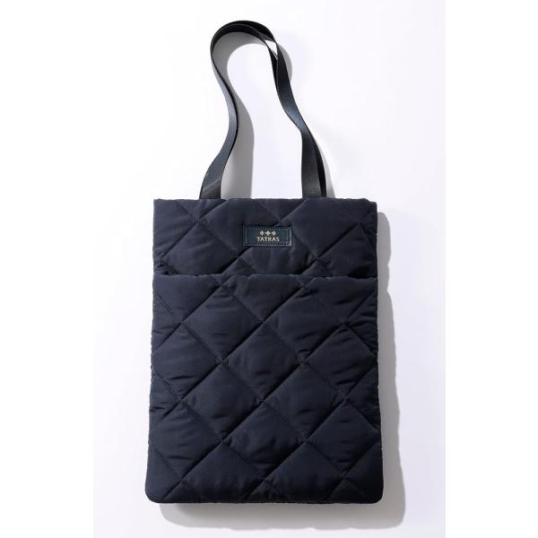 「商品情報」【特別付録】TATRAS（タトラス）の軽ふわバッグサイズ：縦38.5cm×横30cm（持ち手含まず）色：ネイビー価格：1,620円「主な仕様」