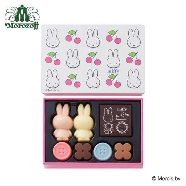 ミッフィーとチェリーをあしらった可愛いミニ缶に、ミッフィー型のチョコレートやキュートなプレーンチョコレートをアソートしました。【お酒不使用】●内容量:11個入※花型、ボタン型のチョコレートはすべて2個重ねです。●賞味期限:2026/04/3...