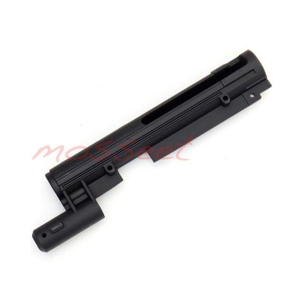 - MP5 SD6対応の純正互換メタルコッキングチューブAssy- メタルダイキャスト製で高耐久・高剛性構造- マットブラック仕上げでリアルな外観を再現- ロックピン＆ハーネス付属で安定装着＆配線処理もスムーズ- 補修・カスタム・装備再現に...