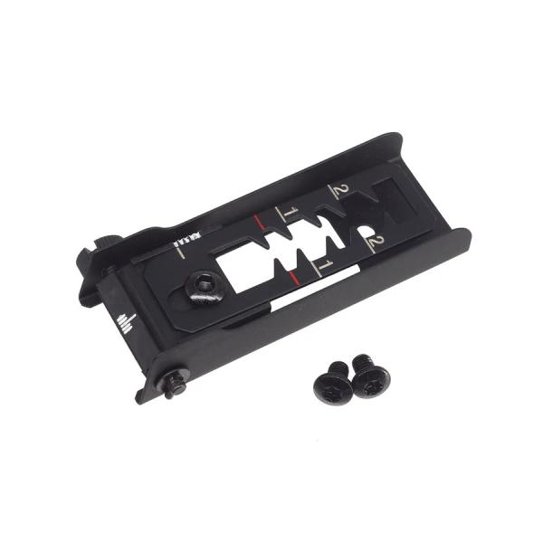 - ブランド：E&amp;C- モデル：EC?MP506- タイプ：M203用 フリップアップサイト- 対応レール：20mm ピカティニー- 材質：メタル- カラー：ブラック- 構造：折りたたみ式（フリップアップ）- 対応機種：M203搭載...