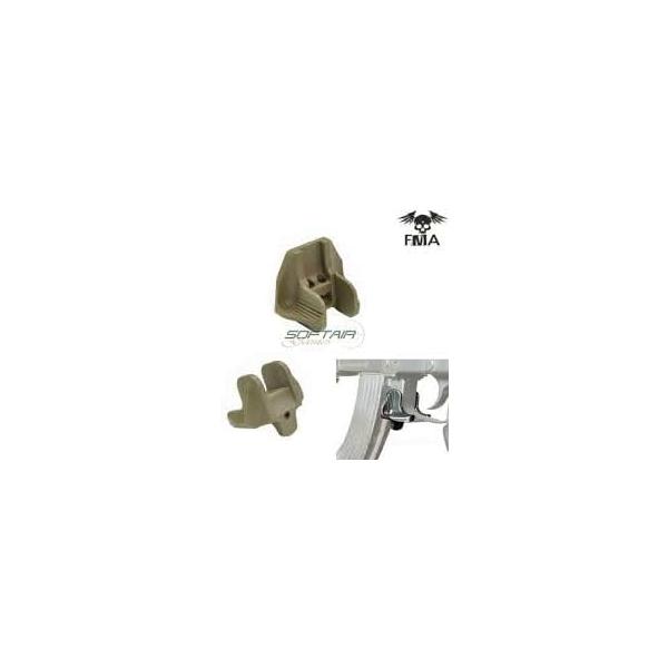 EMA TACTICAL(CAA TACTICAL)社 QuickMagRelease のレプリカになります。AK系のマガジンリリースレバーに取り付けることで操作しにくいレバーを大型化し操作性をアップさせます。手の大きな人ならトリガーにかけ...
