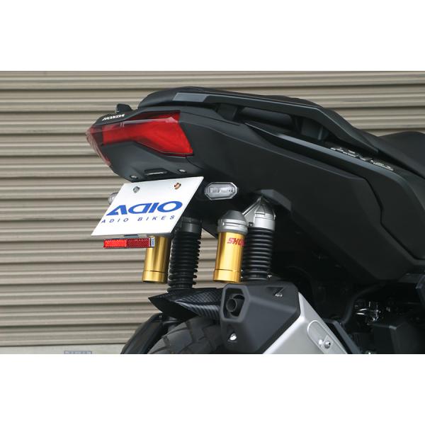 ■適合車種■・ADV150［2BK-KF38］■詳細■○スリムリフレクター付き▲注意点▲※ナンバープレートが共振してビビリ音がでる場合があります。その場合は、防振ゴムを貼るなどの対応が必要です。※純正のナンバー灯の配線カットが必要です。