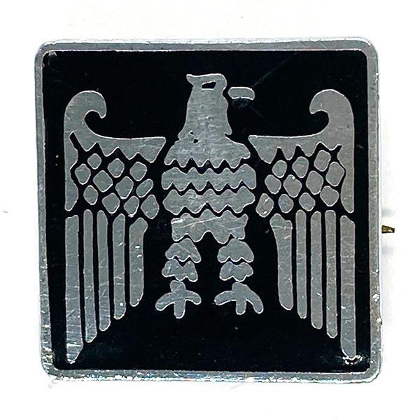 イーグルのイラストを落とし込んだピンバッジです。サイズ(横×縦)：21.1mm×20.9mmゆうパケット対応商品につき送料180円にて発送可能です。ゆうパケットで発送する場合はポスト投函でのお届けになる為、到着日時指定を承ることが出来ません...