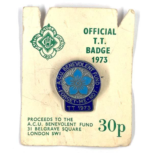 「A.C.U. BENEVOLENT FUND FORGET-ME-NOT TT 1973」イギリス王室属国のマン島(ISLE OF MAN)で行われるマン島TTレースの記念ピンバッジ。約半世紀前である1973年の大会をモチーフにした大変希...