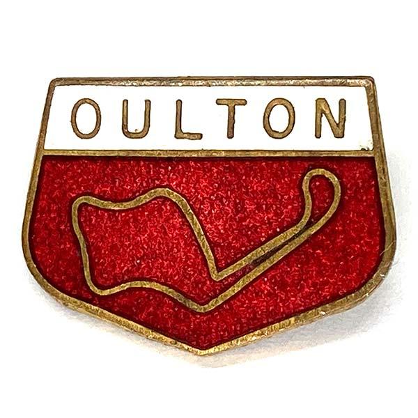「OULTON」レザージャケットの名門ブランド、ルイスレザー(Lewis Leathers)で知られるアビアキット・ロンドン(AVIAKIT LONDON)製、イギリス中部に位置するサーキット、オウルトンパーク(OULTON PARK)をモ...