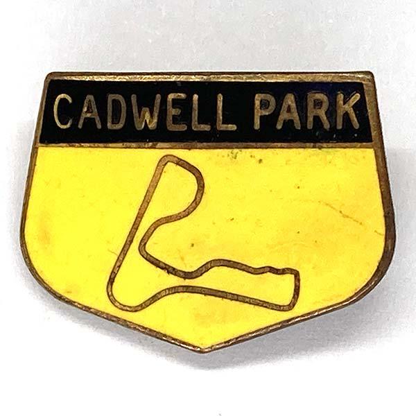 「CADWELL PARK」レザージャケットの名門ブランド、ルイスレザー(Lewis Leathers)で知られるアビアキット・ロンドン(AVIAKIT LONDON)製、イギリス中部に位置するサーキット、キャドウェルパーク(CADWELL...