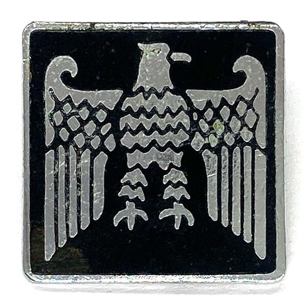 イーグルのイラストを落とし込んだピンバッジです。サイズ(横×縦)：21.1mm×20.9mmゆうパケット対応商品につき送料180円にて発送可能です。ゆうパケットで発送する場合はポスト投函でのお届けになる為、到着日時指定を承ることが出来ません...