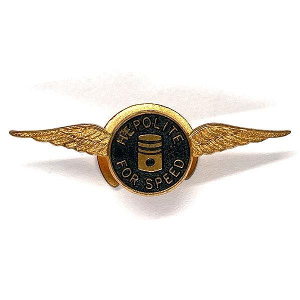 「HEPOLITE FOR SPEED」英国のピストンメーカー、ヘポライト(HEPOLITE)をモチーフにしたボタンホール用ビンテージピンバッジです。サイズ(横×縦)：44.5mm×13.1mmゆうパケット対応商品につき送料180円にて発送...