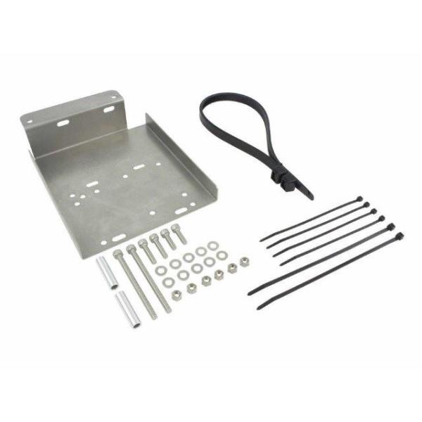 2001/SR400よりデジタルC.D.I.点火方法となり、バッテリーレスキットは、使用できなくなりました。そこでスカチューンを目指すライダーの為にノーマルの小型バッテリーをシート下に横置きに搭載するバッテリープレートを製作しました。◆ステ...