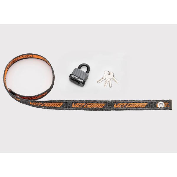 ※キャンセル不可商品です。柔と剛を兼ね備えたポータブルロック適合車種 汎用商品名:バイスガード エア コンボ 900品番 : BS-006サイズベルト部 : 30mm×900mm（ハトメ内径　Φ9mm）南京錠 : 48mm×70mm×27m...