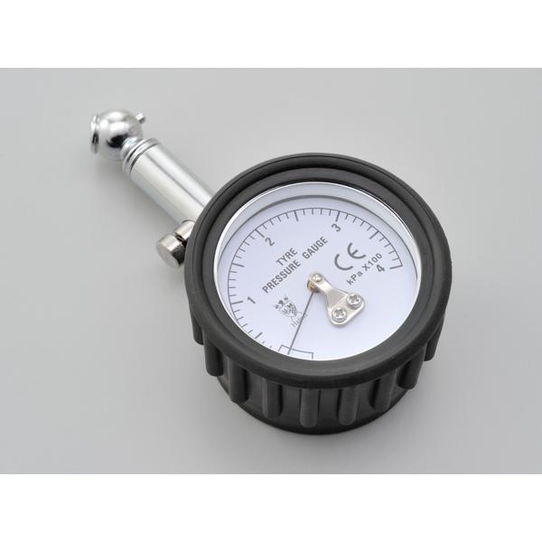 ツーリング時にも収納しやすい小型エアゲージ！工具箱の中でかさばらず、ツーリング時にも収納しやすい小型エアゲージ。リリースバルブ付の本格派。針が計測位置で止まるため読みとりやすくなっています。測定可能範囲：0〜400kPaメーターパネル径：φ...