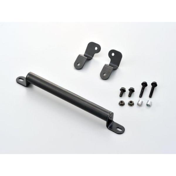 ボルトオンで簡単に取り付けできるステー付属のマルチマウントバーシリーズにシンプルなモデルが登場。φ22.2のパイプに様々なアイテムをマウントできる基本機能は変わらず、存在を主張しないブラックボディ&amp;ステーを採用。・パイプ部、ステー部...