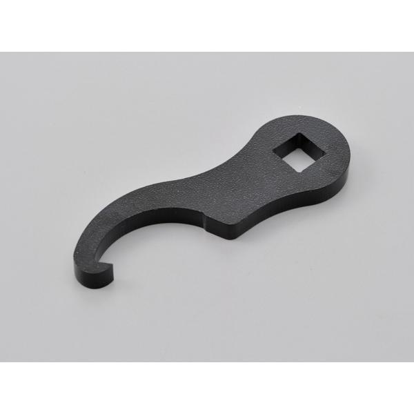 ステムナット専用工具のフックレンチ。オフロードからロード・ミニまで使用可能です。鉄素材をレーザーカットすることによりナットの引っ掛かり精度を向上。差し込み角3/8インチ（9.3mm）に対応しており、トルク管理も可能です。●トルクレンチに対し...