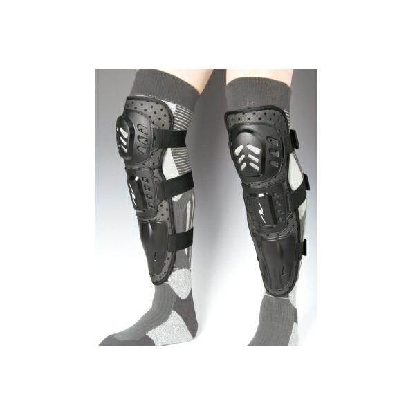 軽量！スネ２ピース構造 [ヒザ＋スネ]■ 商品情報すね部（シン）2ピース構造で、ひざから足首直近までをしっかりガード。すね部を分割式にすることでロングブーツ、ショートブーツはもちろん、スニーカーでもベストフィットする極上の装用感がポイントの...