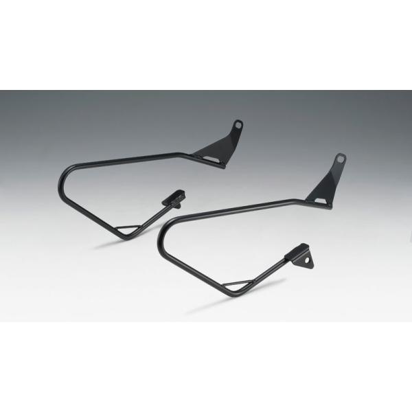 サイドバッグ装着時に、ホイールへの巻き込みリスク軽減に効果的なバッグサポート。車種専用設計により、バランスの取れた装着状態を実現しております。【適合】SV650/X ABS 16Y-【セット内容】左右セット【材質】スチール【仕上げ】ブラック...